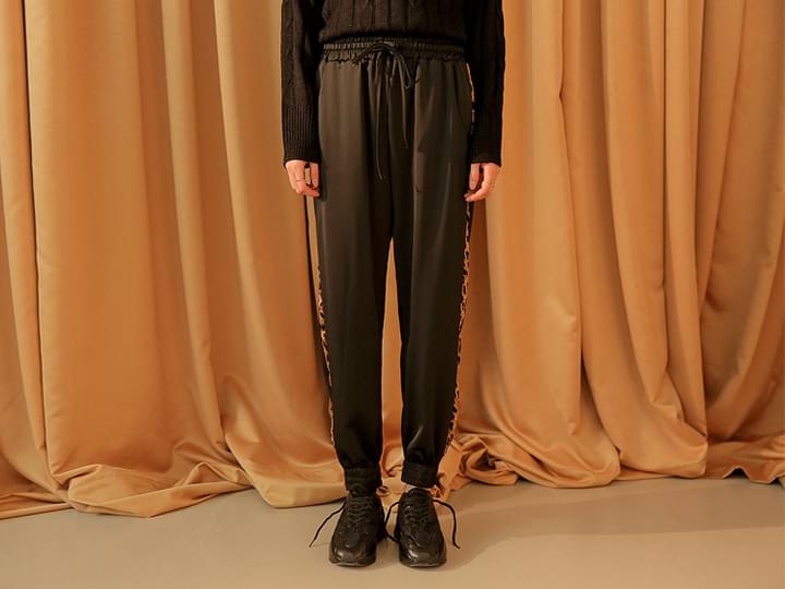 common unique - [BOTTOM] FOCUS LEOPARD JOGGER PANTS - Codibook.