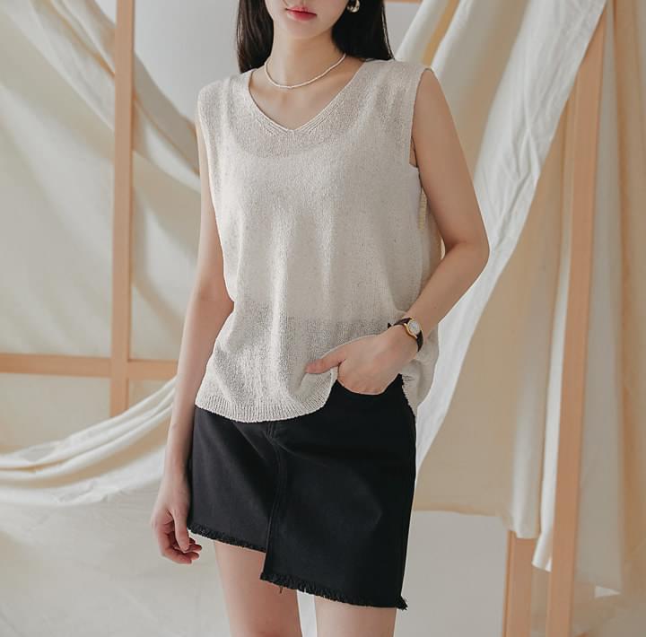 common unique - V-Neck Knit Sleeveless Top (Delayed delivery) - Codibook.