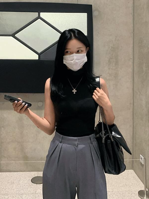 Dayroze - Chic Turtleneck Sleeveless T - Codibook.