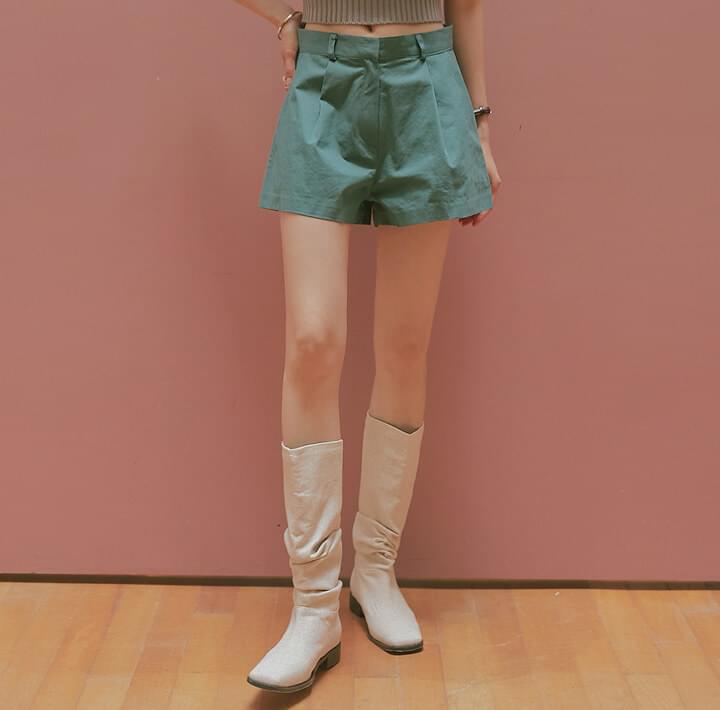 common unique - Pintuck Semi Low-Rise Chino Shorts - Codibook.